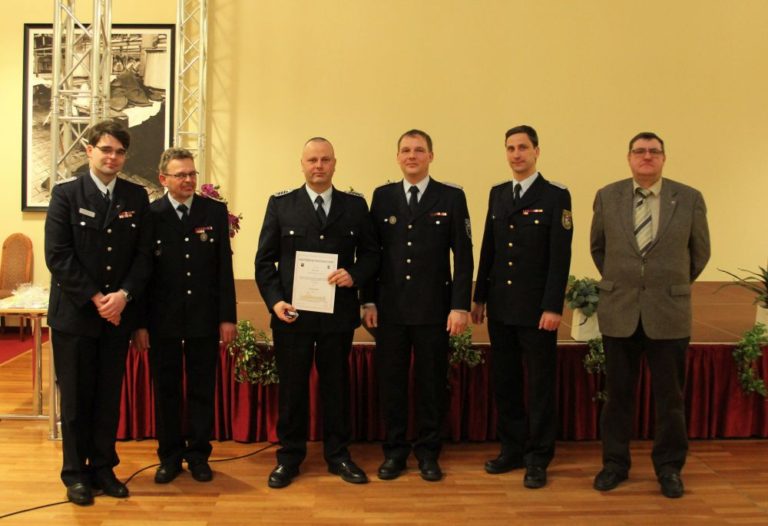 Feuerwehr zeichnet Kameraden zur Jahreshauptversammlung aus - Guben Online